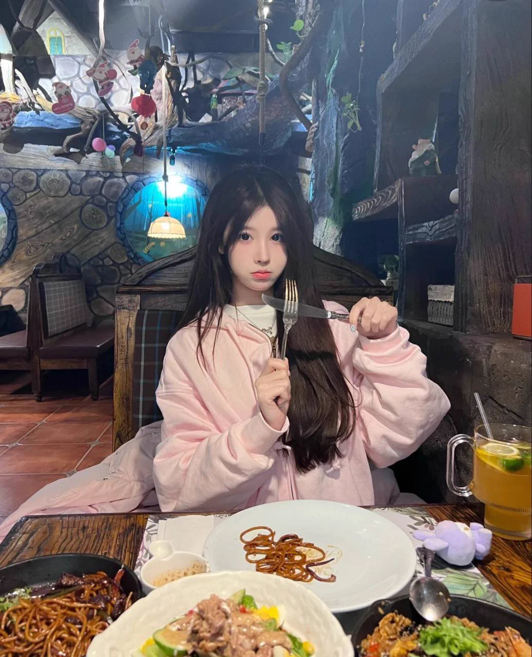 佳佳全球Cos外围经济 （下单/招妹）大👗风(@jiajia3211 ) 在推特上的福利照片和视频